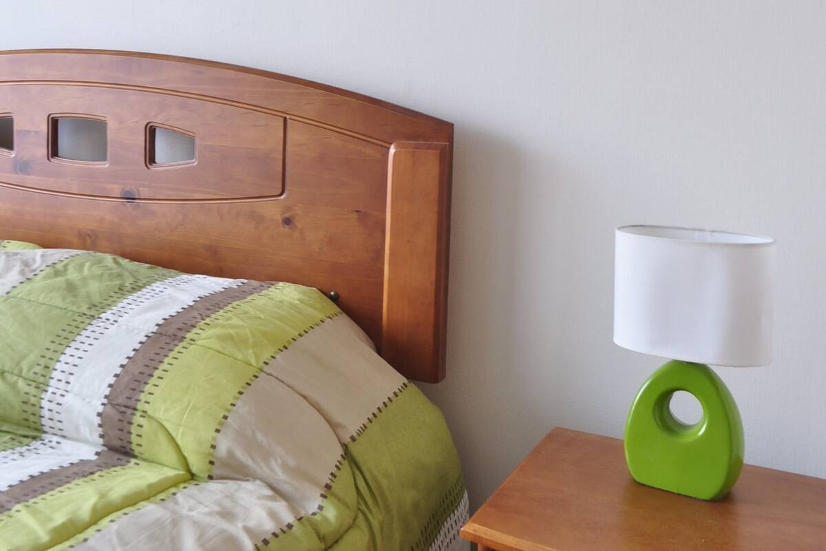 Quarto Duplo | Roupa de alta qualidade, edredões de penas, minibar