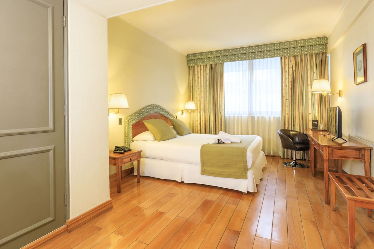 Minibar, cofre no quarto, secretária