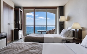 Quarto luxo, vista para o oceano (1Double+1Single) | Cofres nos quartos, quartos à prova de som, Wi-Fi de cortesia