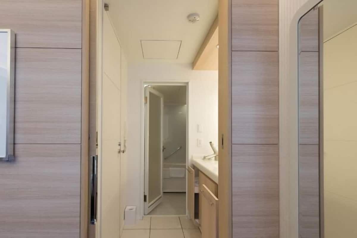 Banheiro | Produtos de toalete grátis, secador de cabelo, chinelos, bidê