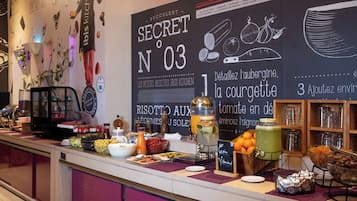 Café da manhã com buffet todos os dias (MAD 72 por pessoa)