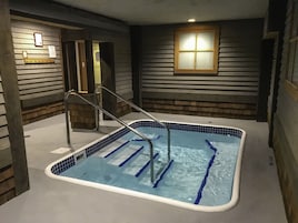 Banheira de hidromassagem interior