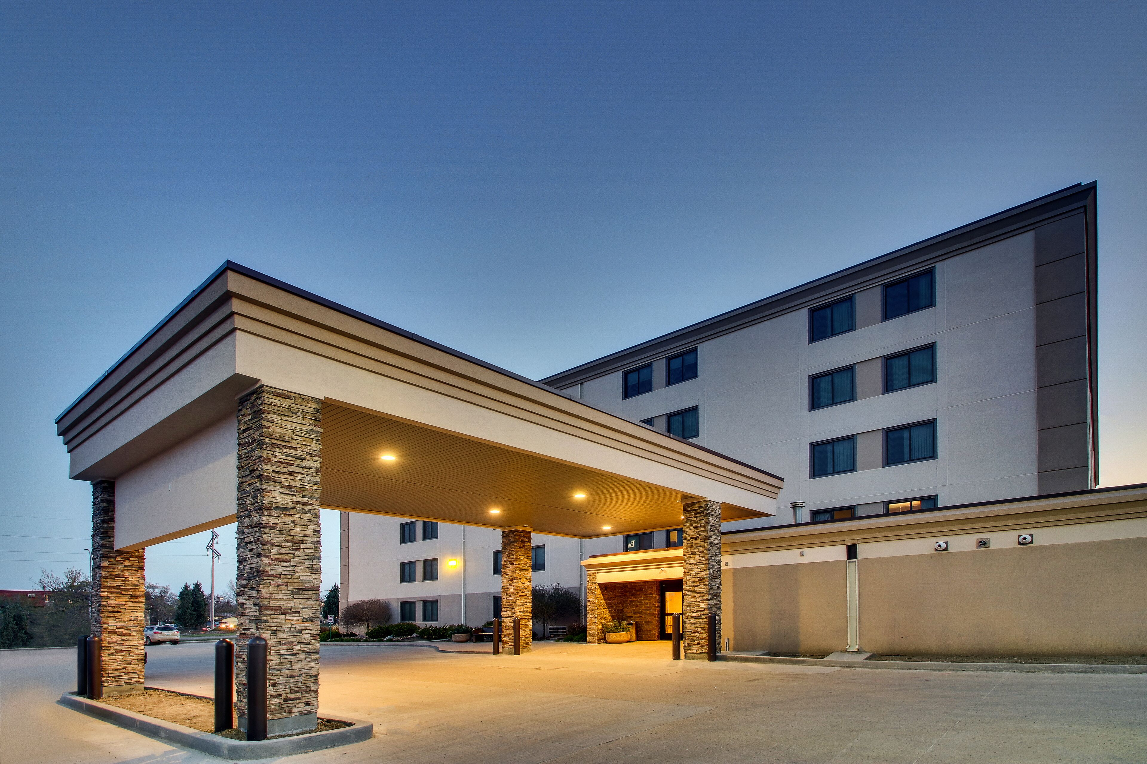 7 Best Hotels With Airport Shuttle In Bismarck, North Dakota | Trip101