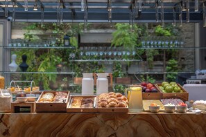 Café da manhã continental todos os dias mediante uma taxa