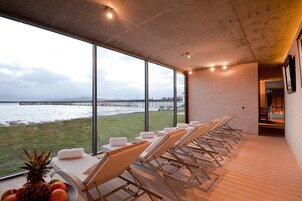 Salas para tratamentos a dois, sauna seca, banheira de hidromassagem