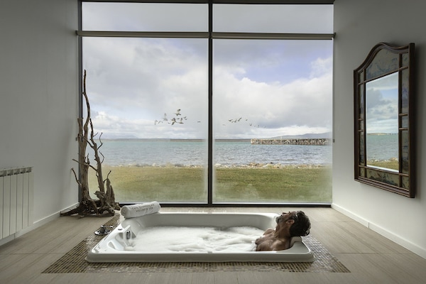 Salas para tratamentos a dois, sauna seca, banheira de hidromassagem