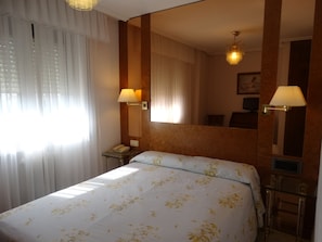 Quarto casal | Roupas de cama premium, Wi-Fi de cortesia