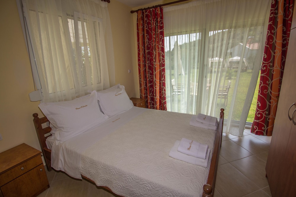 Parea Kalamitsi - Ситония