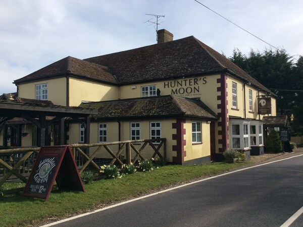 The Hunters Moon - Wiltshire