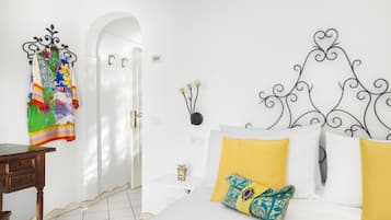 Quarto Duplo Standard, varanda, vista para o mar | Minibar, cofre no quarto, com mobília individualizada, secretária