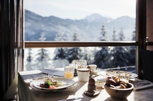 Pequeno-almoço tipo buffet diário incluído 