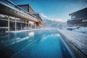 Piscina interior, piscina exterior 