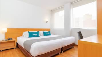 Quarto Duplo Superior | Roupa hipoalergénica, minibar, cofre no quarto, secretária