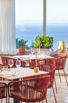 Pequenos-almoços, almoços e jantares servidos 