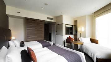 Cofre no quarto, secretária