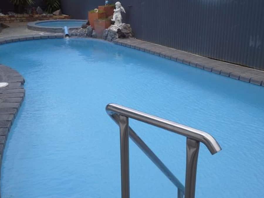 Piscina interior, 2 piscinas exteriores