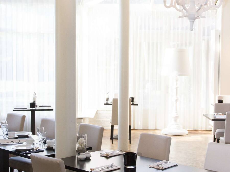 2 restaurantes, pequenos-almoços servidos, cozinha francesa