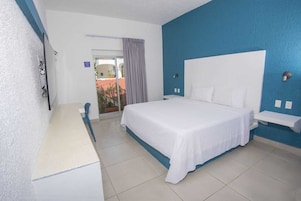 Quarto solteiro standard, 1 cama King | Roupas de cama premium, edredons de pluma