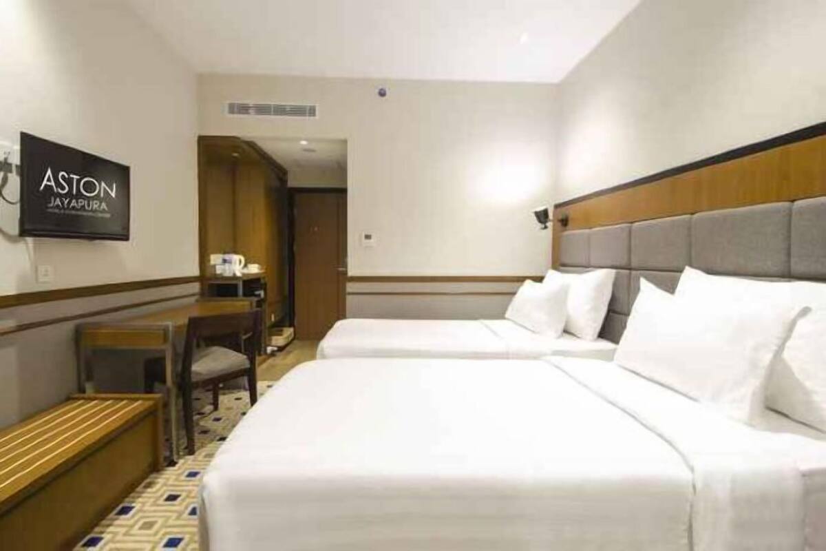 Frigobar, cofres nos quartos, escrivaninha