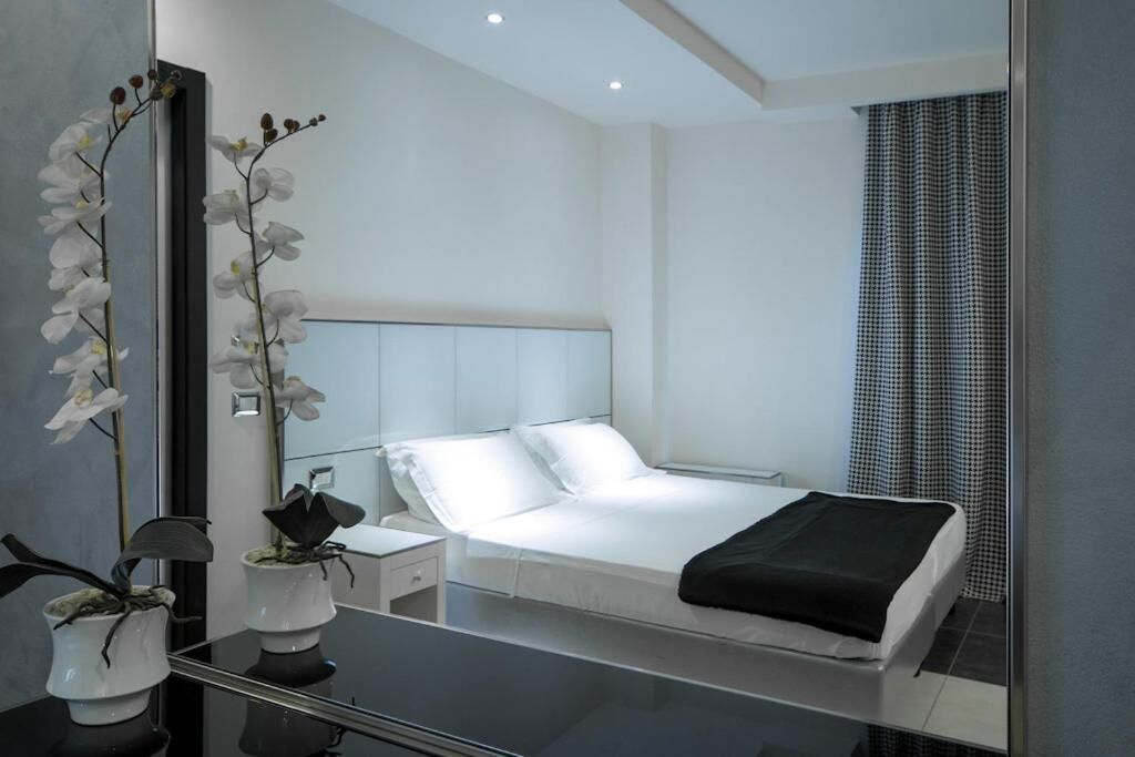 Minibar, cofre no quarto, secretária, cortinas/cortinados opacos 