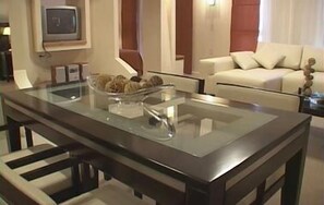 Apartamento, 1 quarto | Refeições no quarto