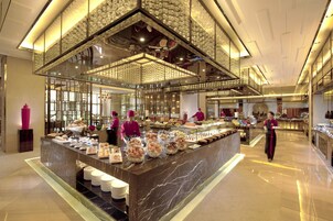 2 restaurantes, pequenos-almoços servidos, cozinha internacional 