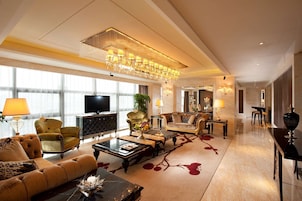 Suite Presidencial | Sala de estar | Televisor LCD de 42 polegadas com canais via satélite, televisor 