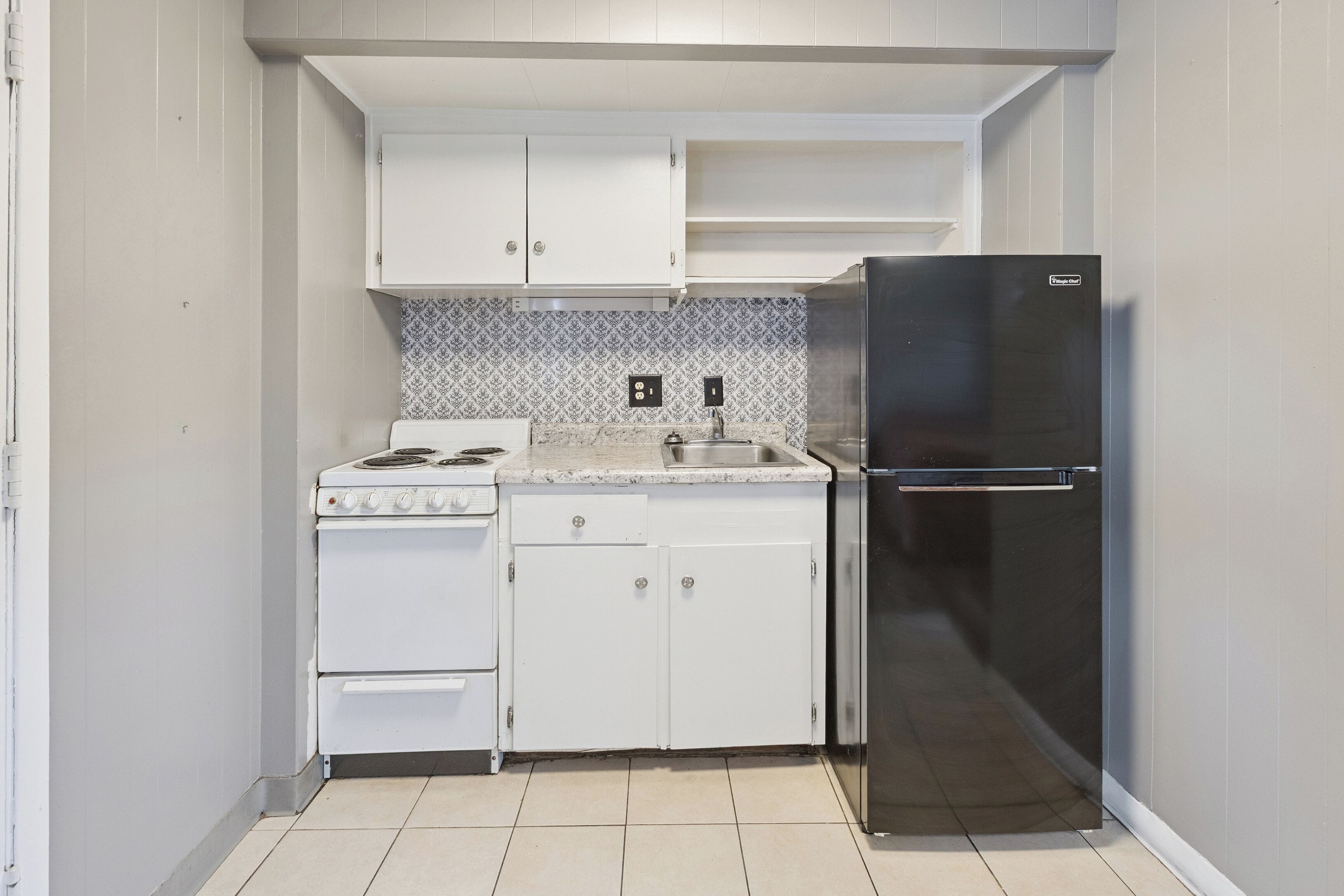 Quarto, 1 cama queen-size, não fumadores | Cozinha privada | Um frigorífico, um micro-ondas 