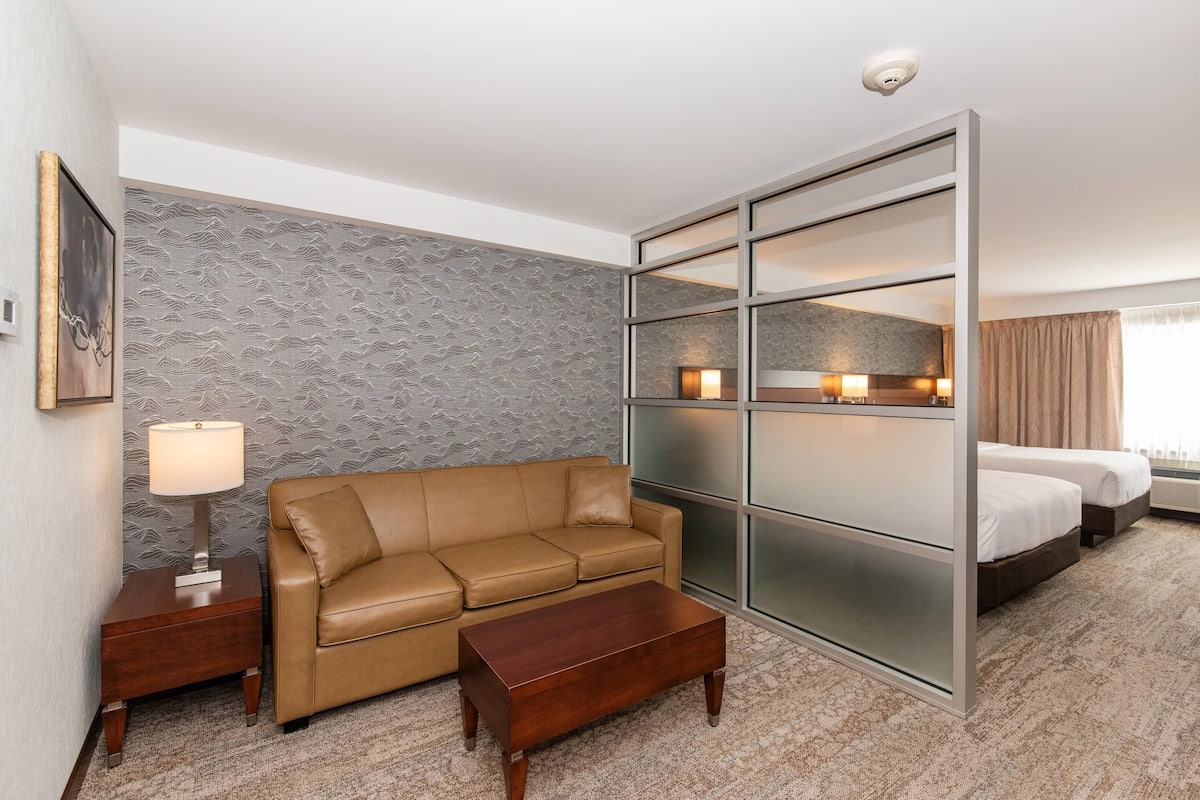 Suite, várias camas, não fumadores | Roupa de alta qualidade, camas de colchão pillowtop, secretária