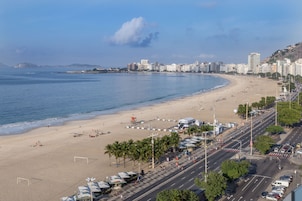 Perto da praia, areia branca 