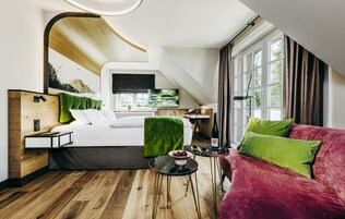 Quarto casal superior | Roupas de cama antialérgicas, frigobar, cofres nos quartos, escrivaninha