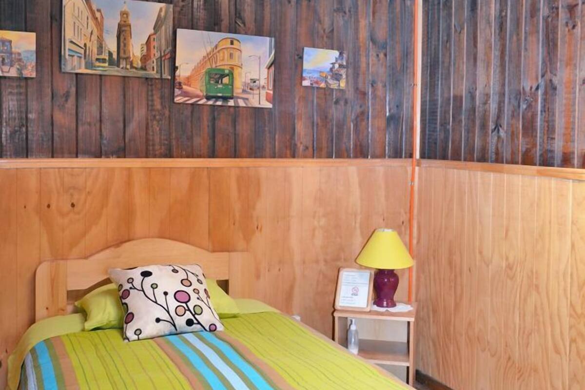 Quarto Individual Standard, 1 cama individual, casa de banho partilhada | Edredões de penas, Wi-fi grátis, roupa de cama fornecida 