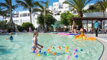 5 piscinas externas, guarda-sóis, espreguiçadeiras