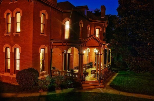 Whiskey Mansion - Saint Joseph, MO