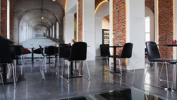 Café da manhã com buffet grátis