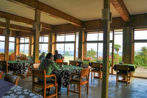 Pequeno-almoço self-service diário incluído 