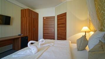 Quarto casal ou duplo conforto | Escrivaninha, Wi-Fi de cortesia, roupa de cama