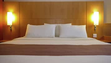 Quarto casal, 1 cama de casal | Cofres nos quartos, escrivaninha, berços grátis, Wi-Fi de cortesia