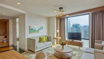 One Bedroom Premier | Sala de estar | Smart TV de 37 polegadas com canais por cabo