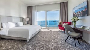 Quarto casal superluxo, 1 cama King, sacada, vista para o mar | Comodidades do quarto