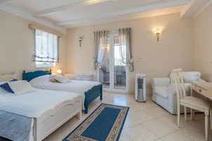 Quarto Duplo, varanda, vista para o parque | Roupa de alta qualidade, edredões de penas, minibar, cofre no quarto 