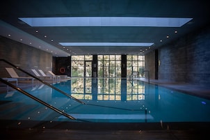 Piscina interior, da(s) 9:00 à(s) 21:00, espreguiçadeiras