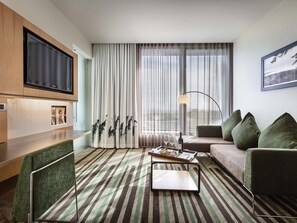 Suíte, 1 cama King | Cofres nos quartos, escrivaninha, cortinas blackout