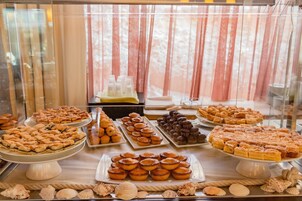 Pequeno-almoço tipo buffet diário incluído 