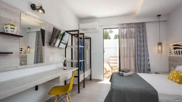 Suíte estúdio júnior, vista para a piscina | 1 quarto, roupas de cama antialérgicas, cofres nos quartos