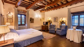 Suite Júnior | Roupa de alta qualidade, minibar, cofre no quarto, secretária