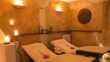 Salas para tratamentos a dois, sauna seca, banheira de hidromassagem