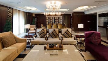 Suite Presidencial, 2 quartos | Edredões de penas, minibar, cofre com capacidade para portátil
