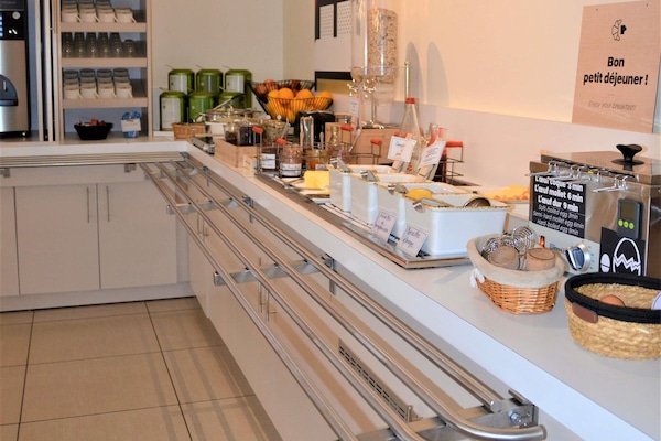 Pequeno-almoço tipo buffet diário (12.90 EUR por pessoa)