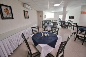 Café da manhã, almoço e jantar